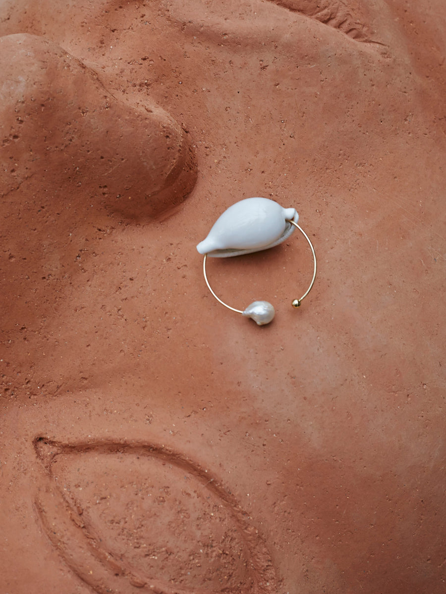 Artisanal Ovula Shell Bracelet - Gold – PEET DULLAERT